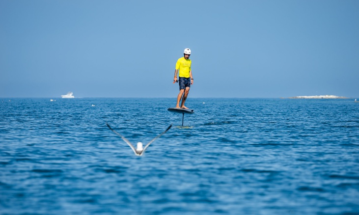 eFoil surfing lessons – Poreč – Experience Concierge
